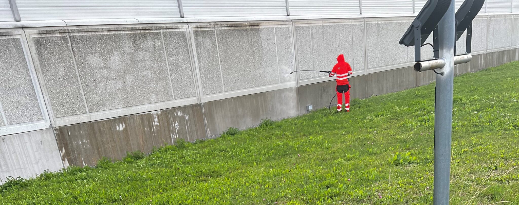 Socklar och garageportar i Västerås blir som nya - Specialrengöringar ...
